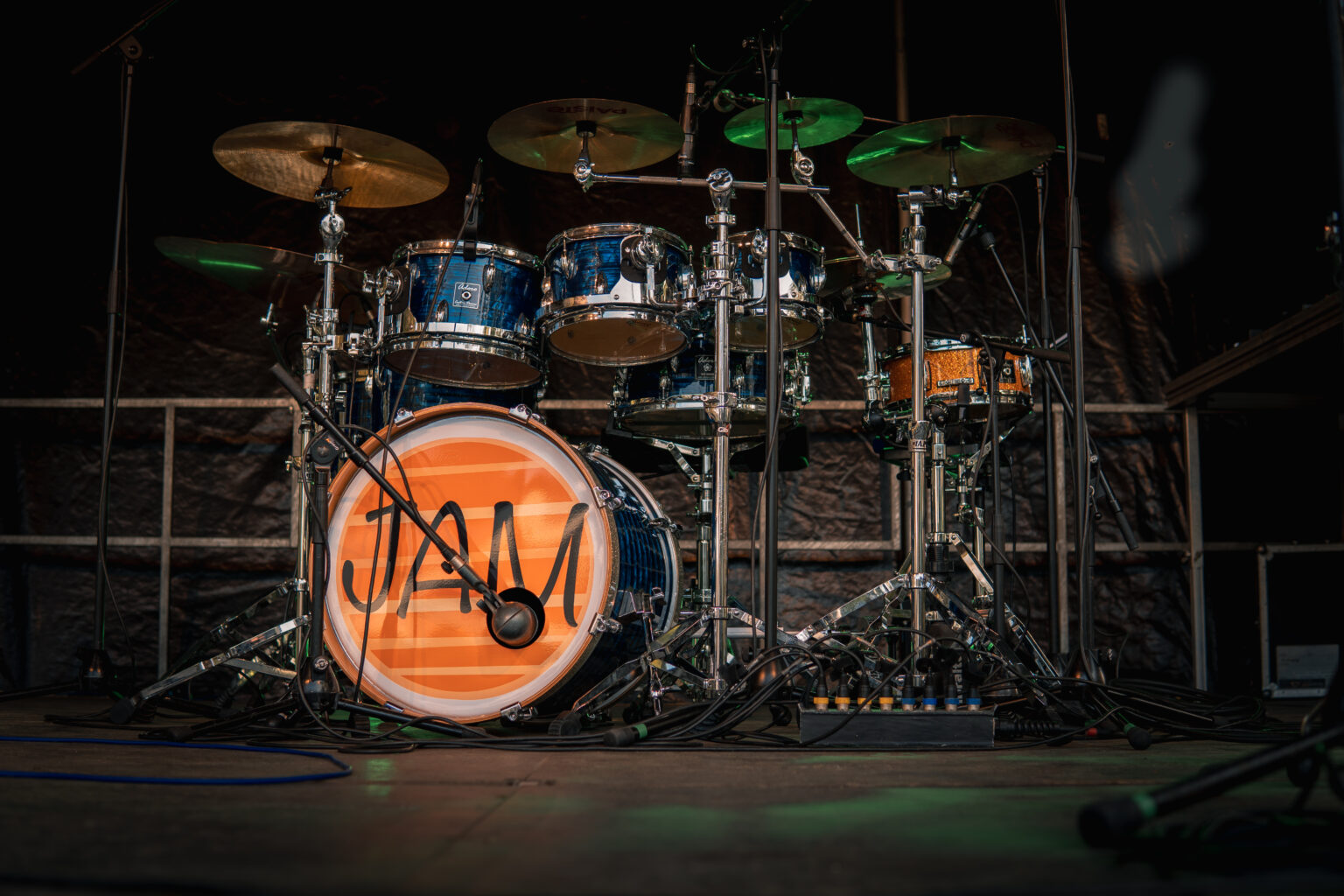 Jam – Keep on Jamming – Tauchen Sie ein in die Welt mitreißender Musik und lebendiger Live ...